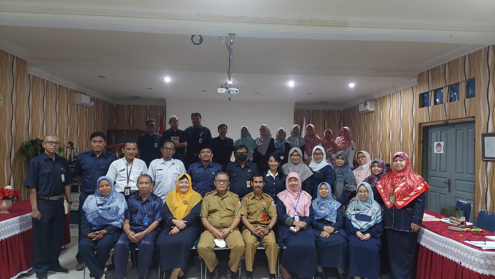 Pelatihan peningkatan kompetensi pendidik dalam memberikan pelayanan ...