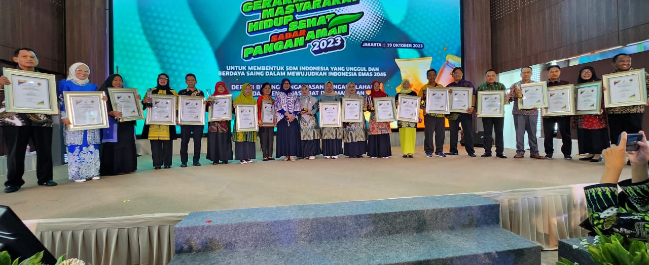 TIM PJAS SMAN 32 JAKARTA berhasil meraih juara 1 dalam lomba pjas aman ...