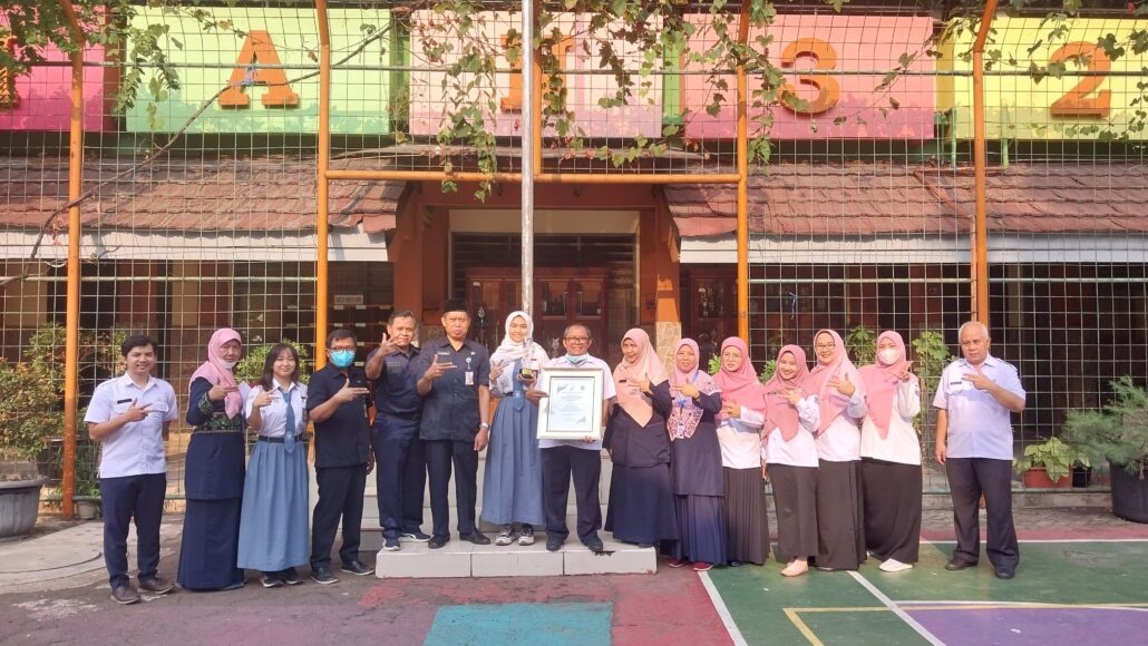 TIM PJAS SMAN 32 JAKARTA berhasil meraih juara 1 dalam lomba pjas aman ...